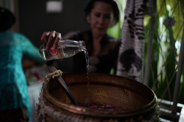 Upacara Mitoni Dalam Tradisi Adat Jawa Atau Tingkeban - Gonam Aqiqah